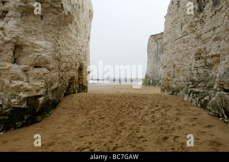 White Chalk Cliffs at Botany Bay beach, in Broadstairs, in Kent, UK ...