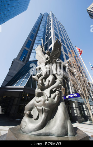 First Nation aboriginal art sculpture and downtown buildings, Vancouver ...