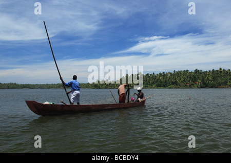 Ponnumthuruthu Island Temple in Kerala,India. Shiva temple in Golden ...