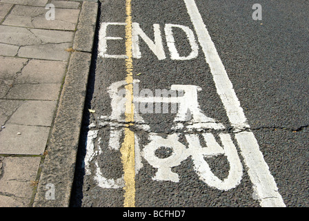 "End" road marking Stock Photo - Alamy