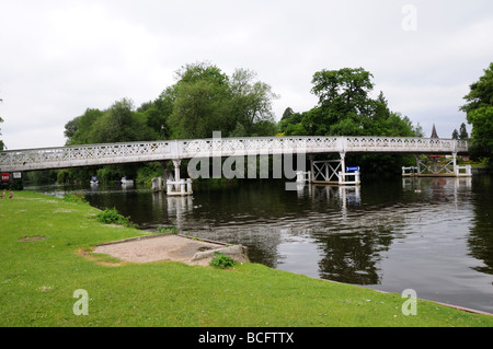 Whitchurch Toll Bridge over the River Thames Whitchurch Berkshire Uk ...