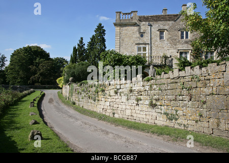 Iford Manor - the home of the Harold Peto Garden on the River Frome ...