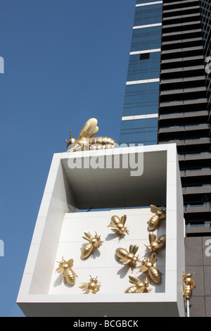 The Queen Bee sculpture by Richard Stringer on the Eureka Building in ...