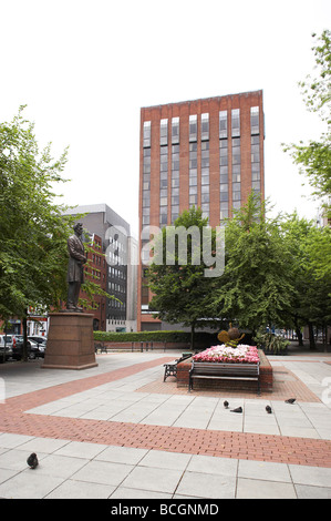 Statue of Abraham Lincoln, Lincoln Square, Manchester Stock Photo - Alamy