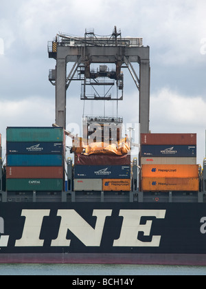 Gantry crane boom collapsed onto container ship NYK Themis during ...