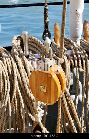 Close-up of a sailboat block and rigging Stock Photo - Alamy