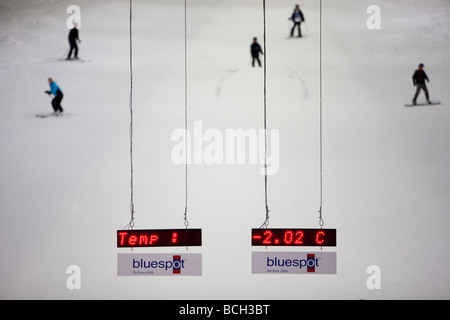 Skiers at the Chill Factor an indoor skiing area in Manchester UK Stock ...