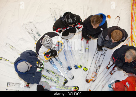 Skiers at the Chill Factor an indoor skiing area in Manchester UK Stock ...