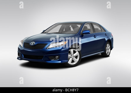 2010 Toyota Camry SE in Blue - Rear angle view Stock Photo - Alamy