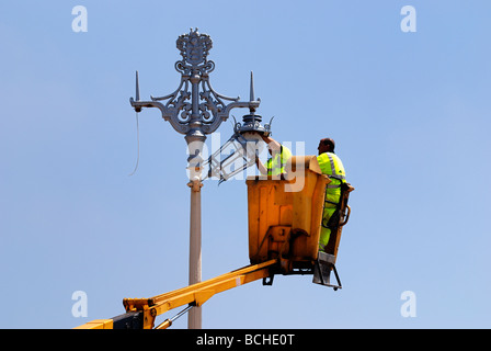 Street light repairing replacing bulb bulbs up working on repair man up ...