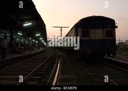 khulna railway station bangladesh Stock Photo: 25036314 - Alamy