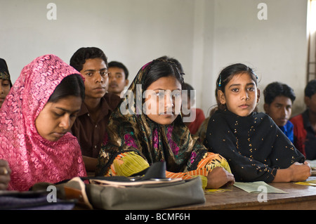 Classroom in Bangladesh Stock Photo - Alamy