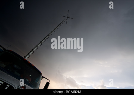 Doppler on Wheels truck "DOW 7" scans a storm south of Seminole, KS ...