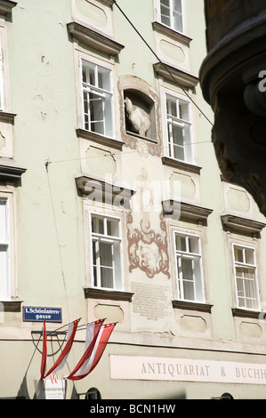 Wien, Schönlaterngasse, Basiliskenhaus - Vienna, Basilisk House Stock ...