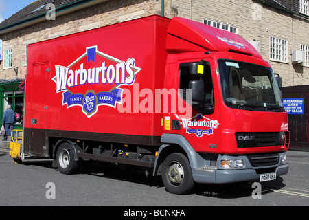 Delivery lorry truck HGV parked delivering to a residential street in ...