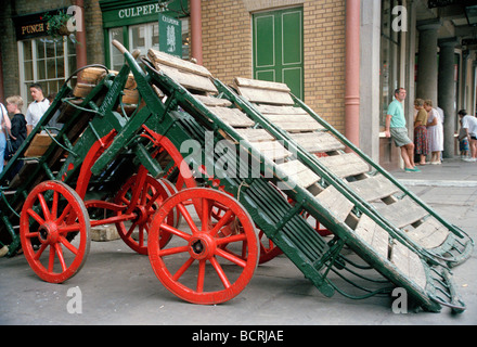 Market traders barrows at Covent Garden market, London Stock Photo - Alamy