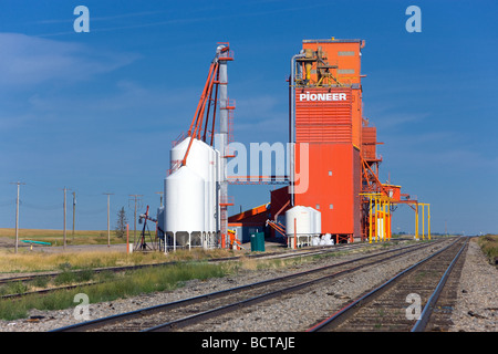 Canada, Alberta, Vulcan, Grain Elevator, historical Stock Photo - Alamy