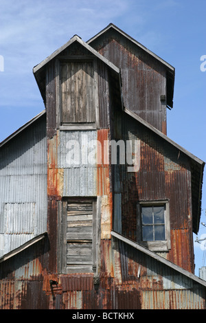 old mining headframe building with rusty corrugated cladding Stock ...