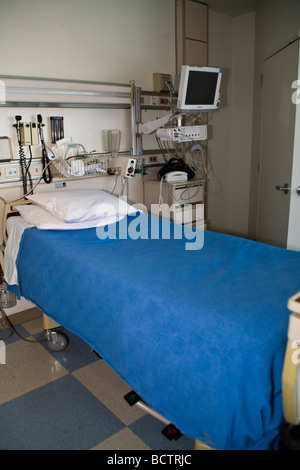 Hospital pediatric intensive care unit icu picu Stock Photo - Alamy