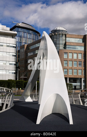 Tradeston Bridge - also known as the Squiggly Bridge - crossing the ...