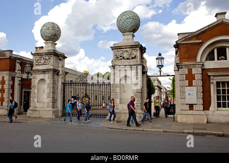 Greenwich university entrance gate Stock Photo - Alamy