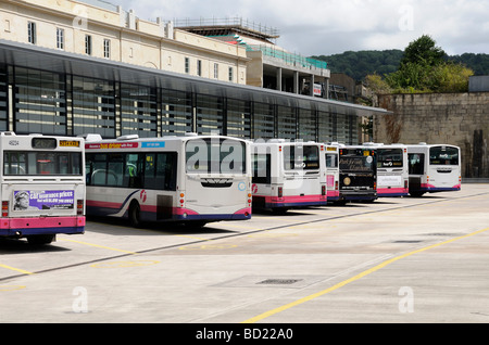 BUSES AT BATH BUS STATION Stock Photo - Alamy