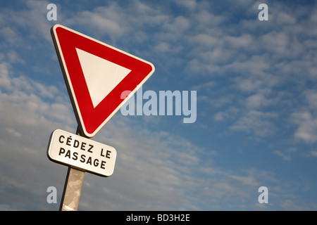 Cedez Le Passage Give Way road sign Stock Photo - Alamy