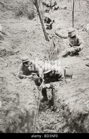 French soldiers wearing gas mask in 1915 during WWI Stock Photo - Alamy