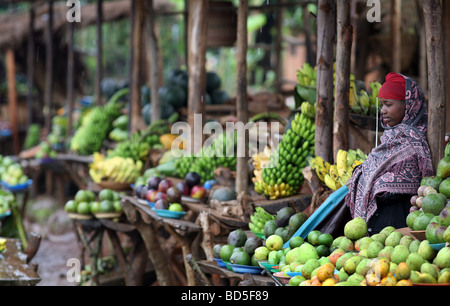 Fruit and vegetable market - Kampala Uganda Stock Photo - Alamy