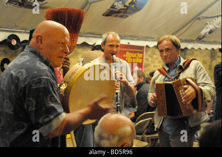 Musicians playing traditional percussion instruments, Bab al Yaman ...
