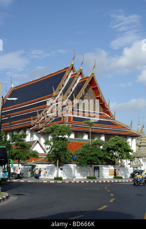 Shadow. Wat Po temple Stock Photo - Alamy