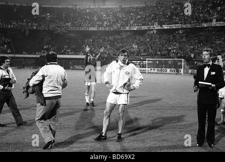 Aston Villa footballers Jimmy Rimmer and Nigel Spink with European Cup ...