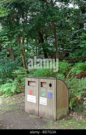 Keraku-en gardens. Tokyo. Japan. Rubbish containers Stock Photo - Alamy