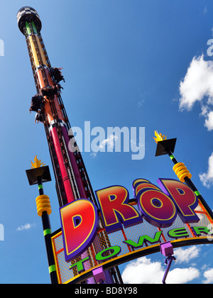 Free fall amusement park ride Stock Photo - Alamy