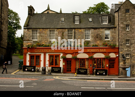 Greyfriars Bobby's Bar in Candlemaker Row Edinburgh Scotland Stock ...