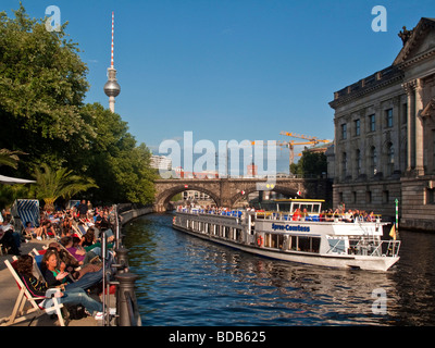 Berlin Spree Strandbar Mitte beach bar Stock Photo - Alamy