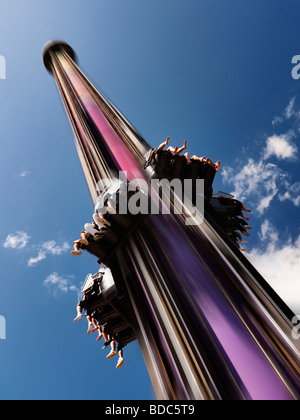 Free fall amusement park ride Stock Photo - Alamy