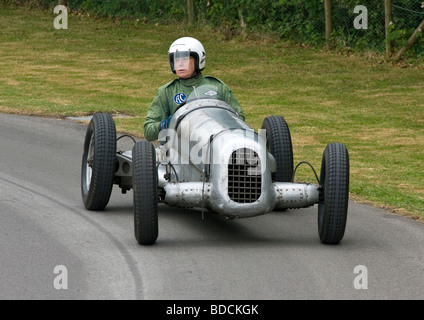 1938 Issigonis Lightweight Special with driver Iain Cheyne at Goodwood ...