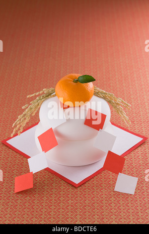 Traditional japanese kagami mochi Stock Photo - Alamy