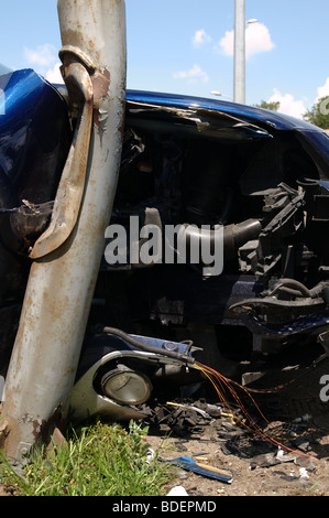 Car crashed against traffic lights column support Stock Photo - Alamy