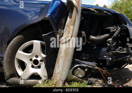 Car crashed against traffic lights column support Stock Photo - Alamy