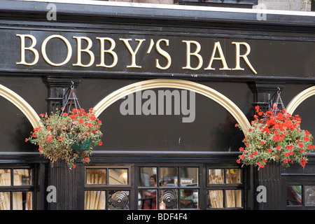 Greyfriars Bobby's Bar, Edinburgh Stock Photo - Alamy
