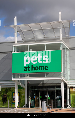 Pets at Home Pet Store in Horwich, Bolton Stock Photo - Alamy