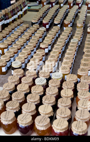 Homemade jam for sale at a farmer's market Stock Photo - Alamy