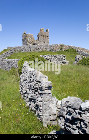 Inisheer Castle Aran Islands Stock Photo - Alamy
