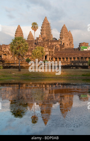 Angkor Wat and Reflecting Pool Stock Photo - Alamy