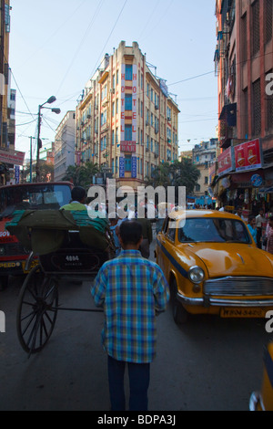 Hotel and Street Scene in Calcutta India Stock Photo - Alamy