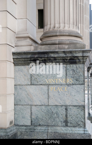 Vintners Place, Upper Thames Street, Queenhithe, London, 30/08/1990. A ...