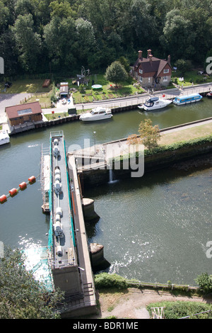 Boats at Allington lock, Maidstone, Kent in summer Stock Photo - Alamy