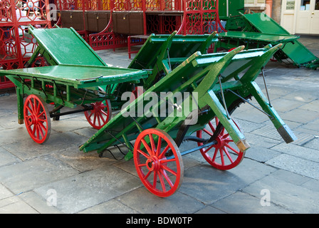 Market traders barrows at Covent Garden market, London Stock Photo - Alamy